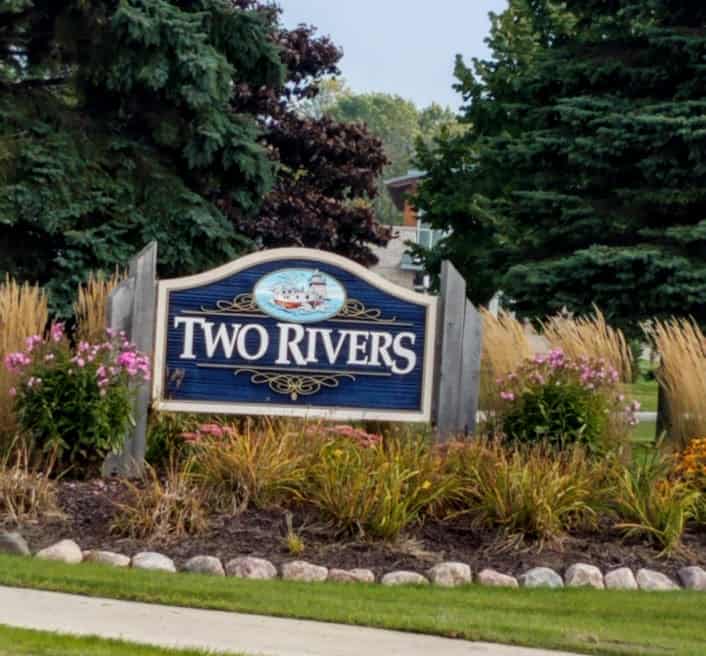 Two Rivers sign | Travel & Lifestyle Blog